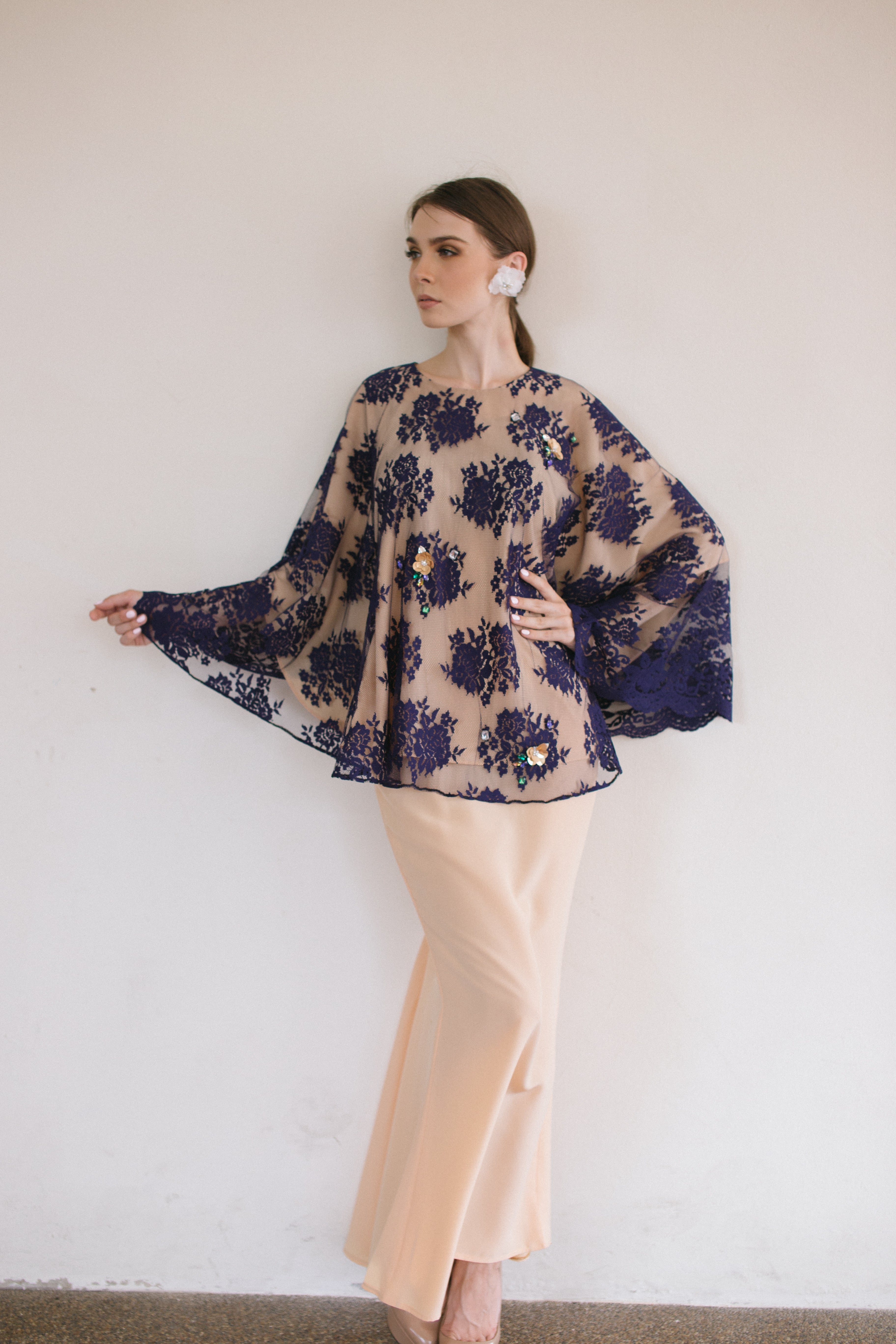 INAAYA IN DARK BLUE – Nuria