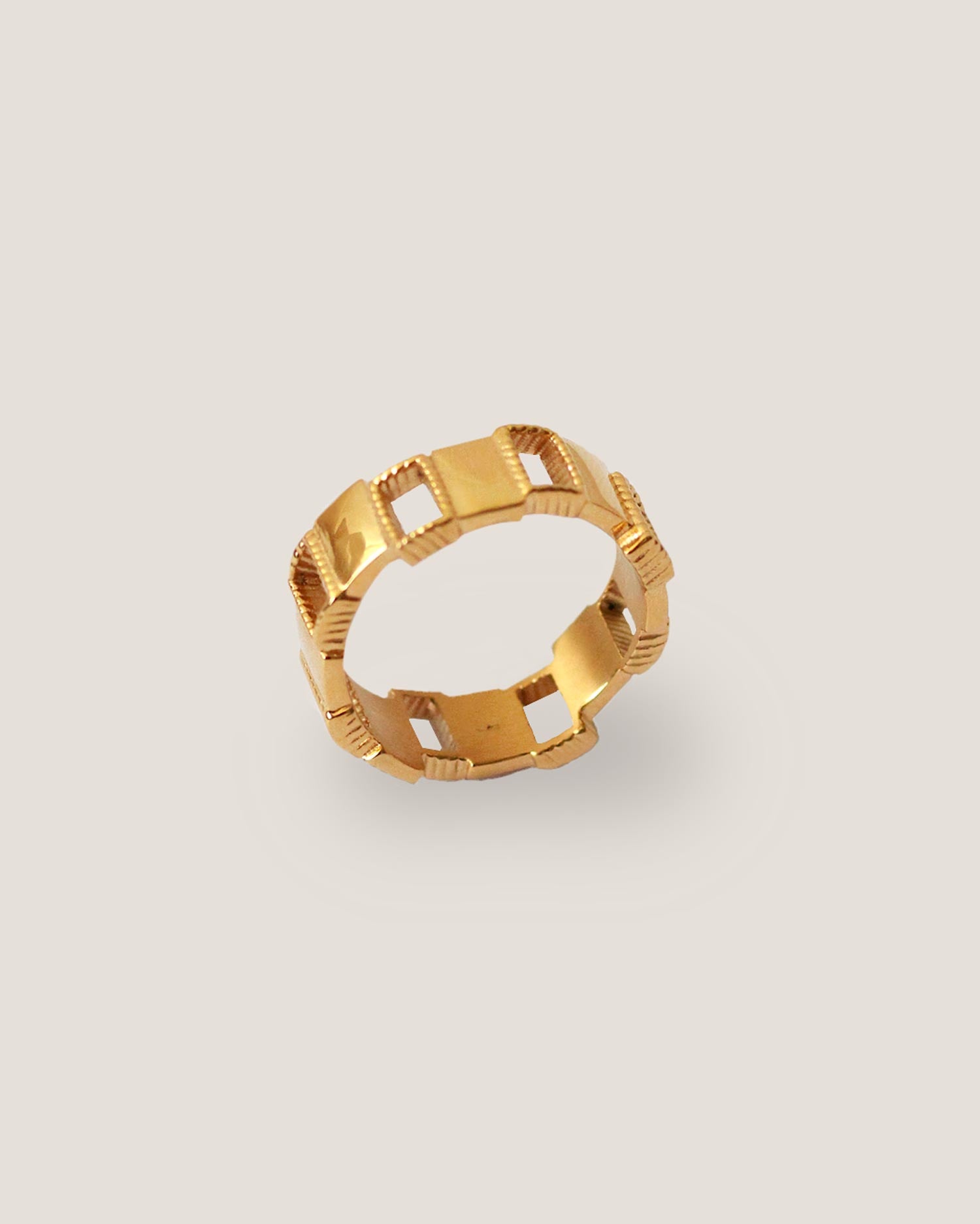 Mira Bold Gold Ring – Nuria